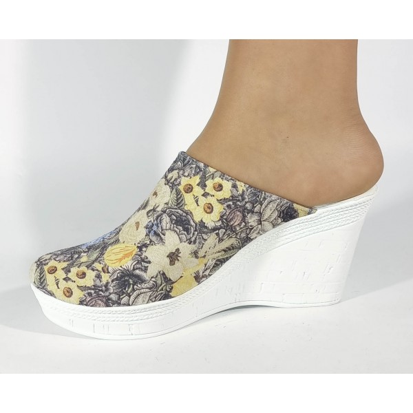 Saboti cu flori bej platforma piele naturala SBM5A