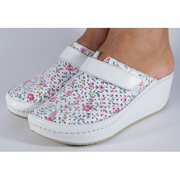 Saboti/Papuci MUBB albi cu flori din piele naturala (cod 666F2)