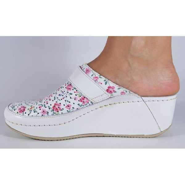 Saboti/Papuci MUBB albi cu flori din piele naturala (cod 666F2)